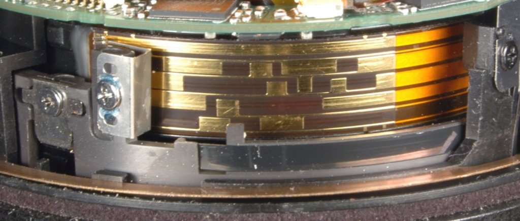 AF-S-DX-18-300mm-VR-Focus_Encoder_Far