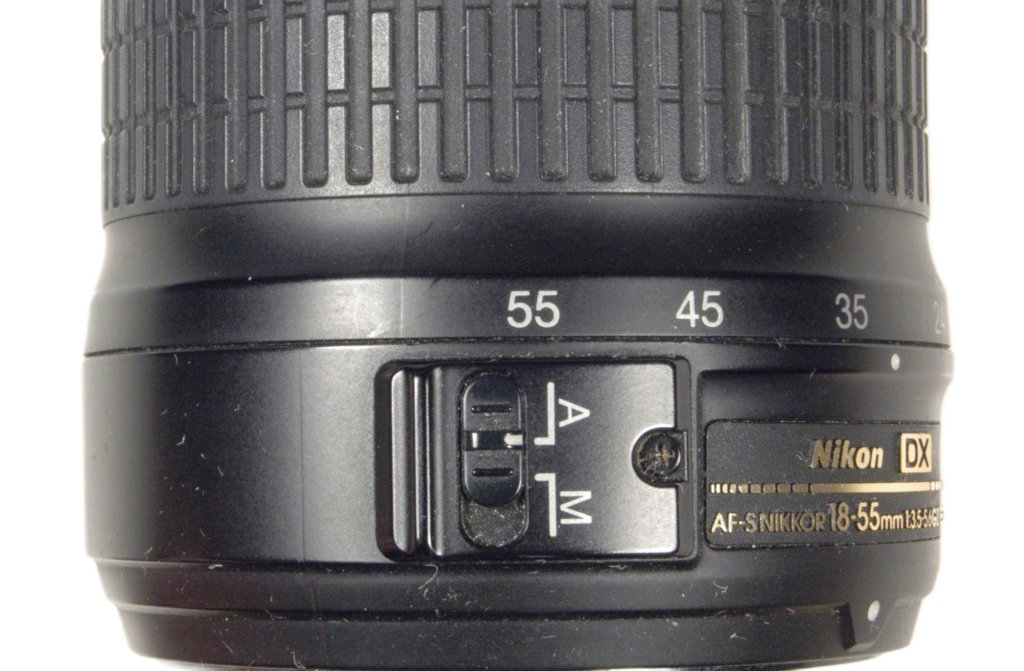 AF-S-DX-18-55mm-EDII-Switch_Closeup